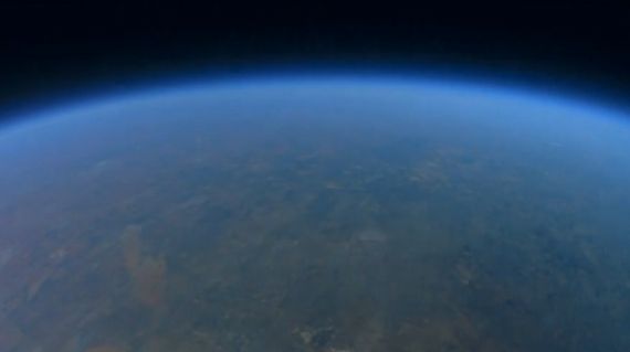 mhilmieren.com | Avusturyalı pilot 39.000 m de balondan atladı